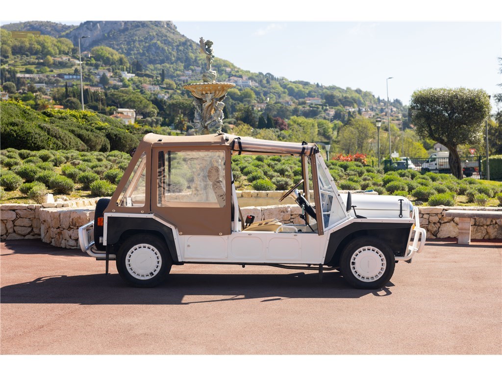 AUSTIN Mini-Moke - Car Museum Vence - Charles Pozzi Approved