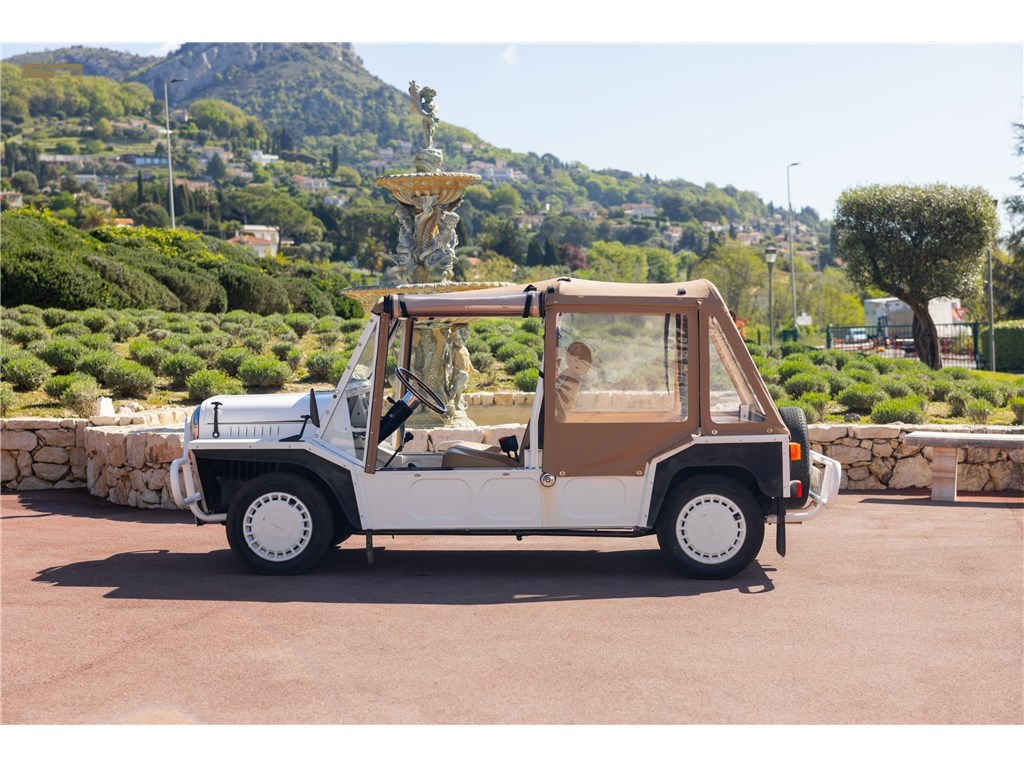 AUSTIN Mini-Moke - Car Museum Vence - Charles Pozzi Approved